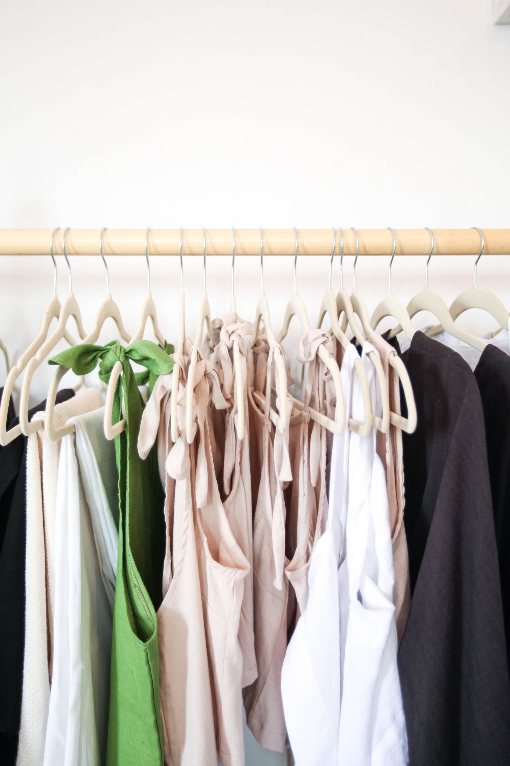 10 Practical Tips for Extending the Lifespan of Your Clothes - AMBER TARR 10 Practical Tips for Extending the Lifespan of Your Clothes - AMBER TARR